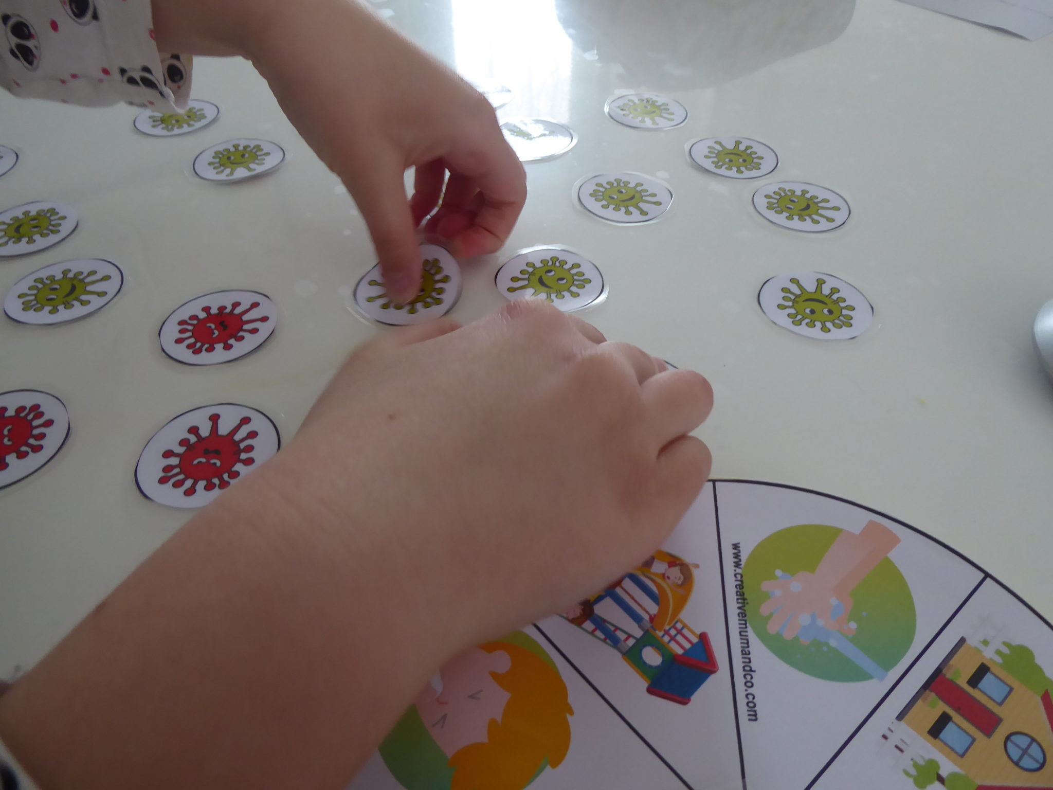 [PDF] Un jeu pour apprendre les gestes-barrières et lutter contre le ...