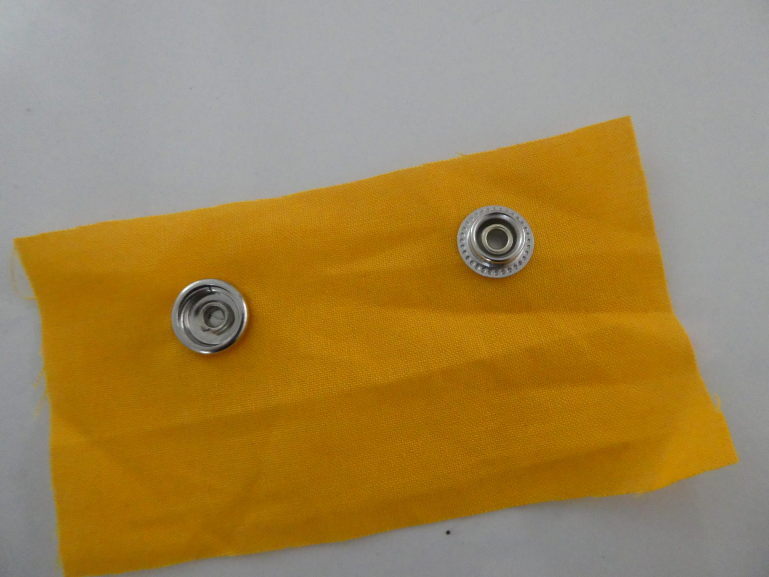 Tuto et conseils: comment poser des boutons pressions avec une presse?